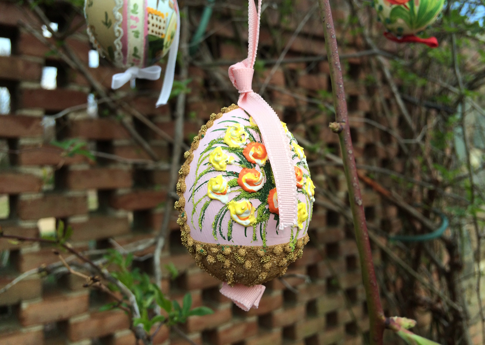 hand painted Austrian egg flower 1000 - Lewis Ginter Botanical Garden