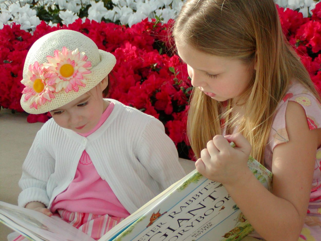 Children Reading Books Lewis Ginter Botanical Garden Children Reading Books Lewis Ginter Botanical Garden